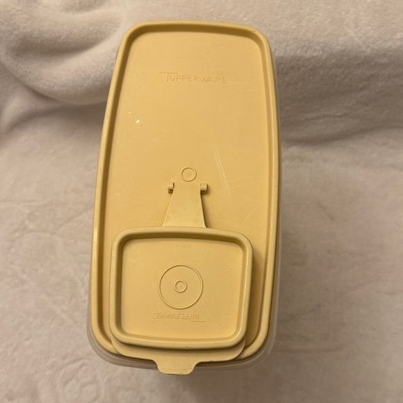 Tupperware | Kitchen | Vtg Tupperware Cereal Keeper Container Clear ...